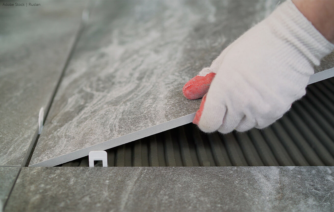 Removing and Replacing Tiles – Here's How | Einhell Blog