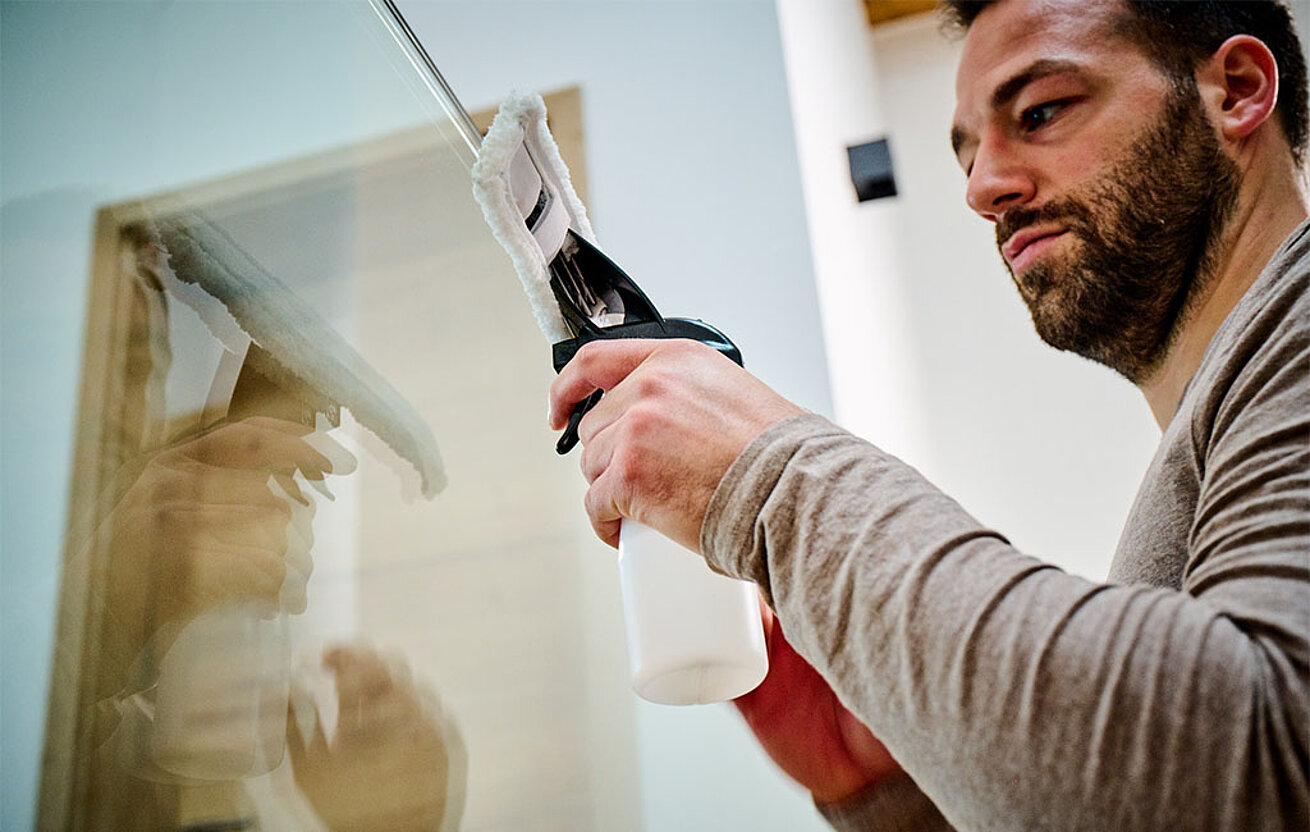 Streak-Free Brilliance: Tips for Clean Windows | Einhell Blog